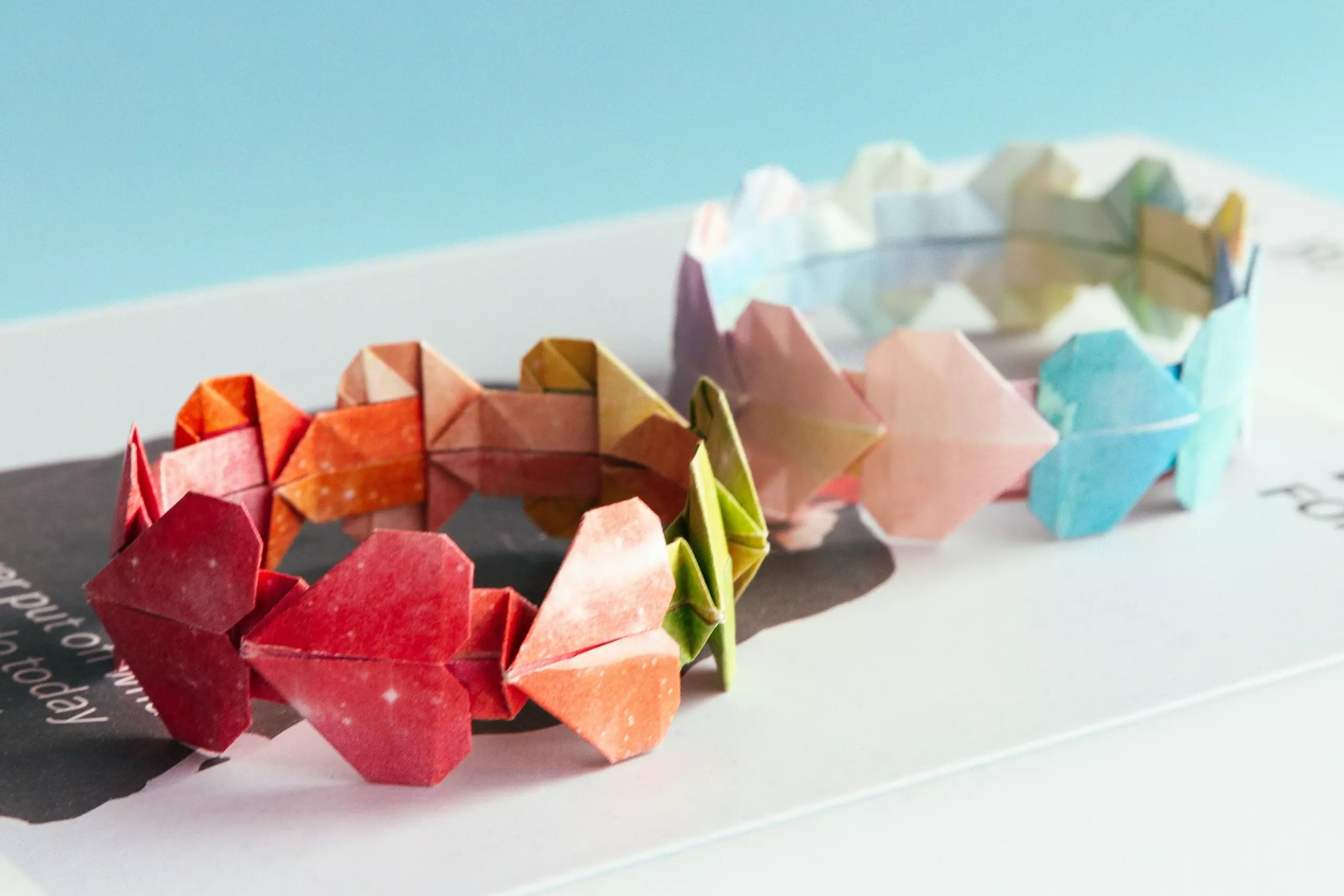 How to Fold an Origami Heart Bracelet - Origami OK